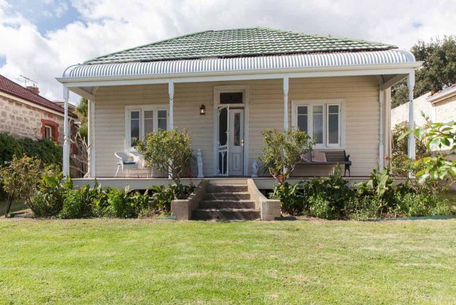 11 Best Airbnbs in Perth (+5 Unique ones!)