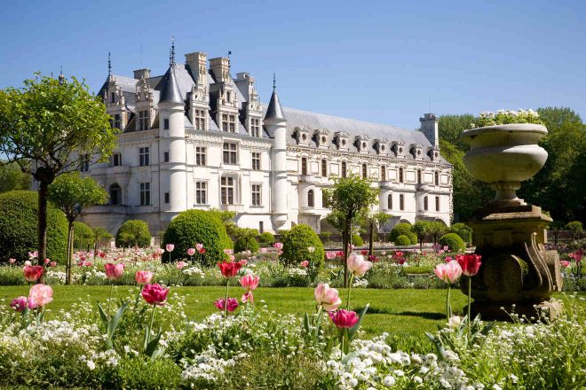Loire Valley Chateaux Hotels → 18 INCREDIBLE Castles