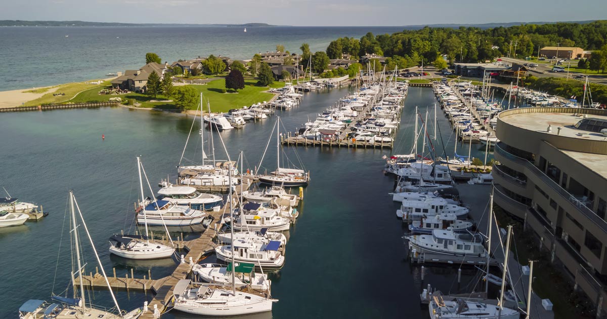 Where to Stay in Traverse City – 3 Best Places & Top Hotels