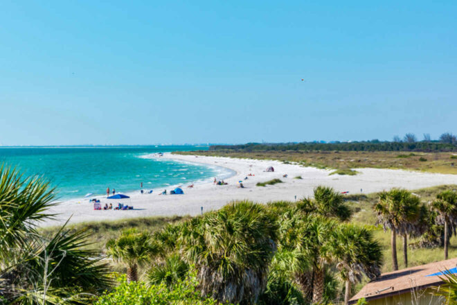 17 Best Beaches in Tampa & Surrounding Areas | with a Map!