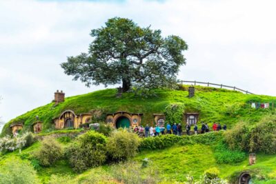 8 EPIC Hobbit Tours in New Zealand ️ (incl. Hobbiton!)