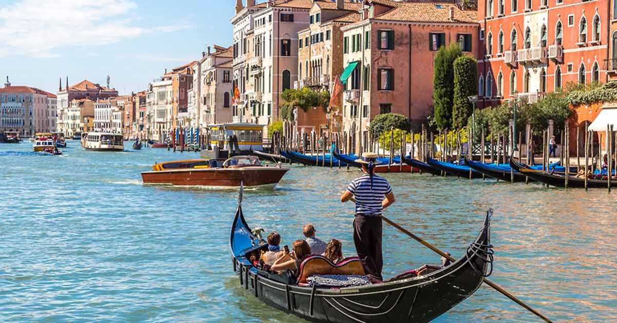Gondola Ride in Venice - 5 Things You Need to Know